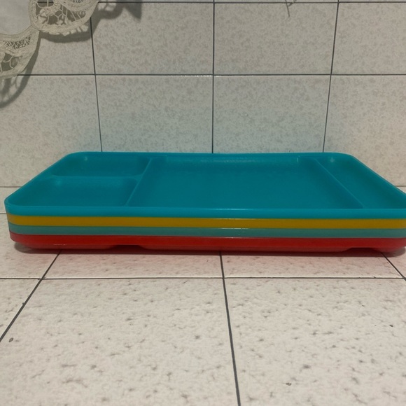 Tupperware | Dining | 4 Vintage Tupperware Divided Lunch Cafeteria ...